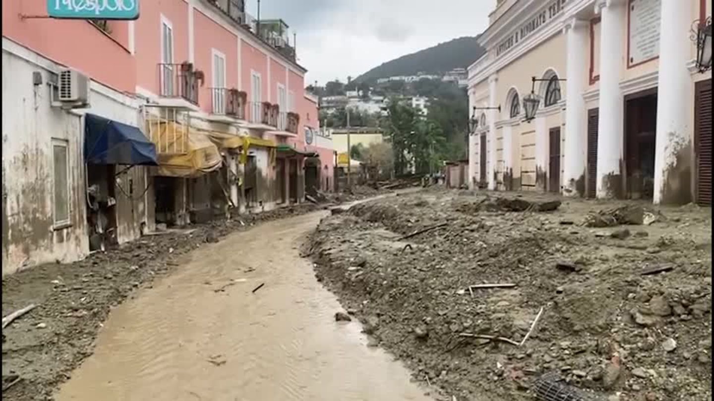 Video: Aufräumen nach Erdrutsch auf Ischia | STERN.de