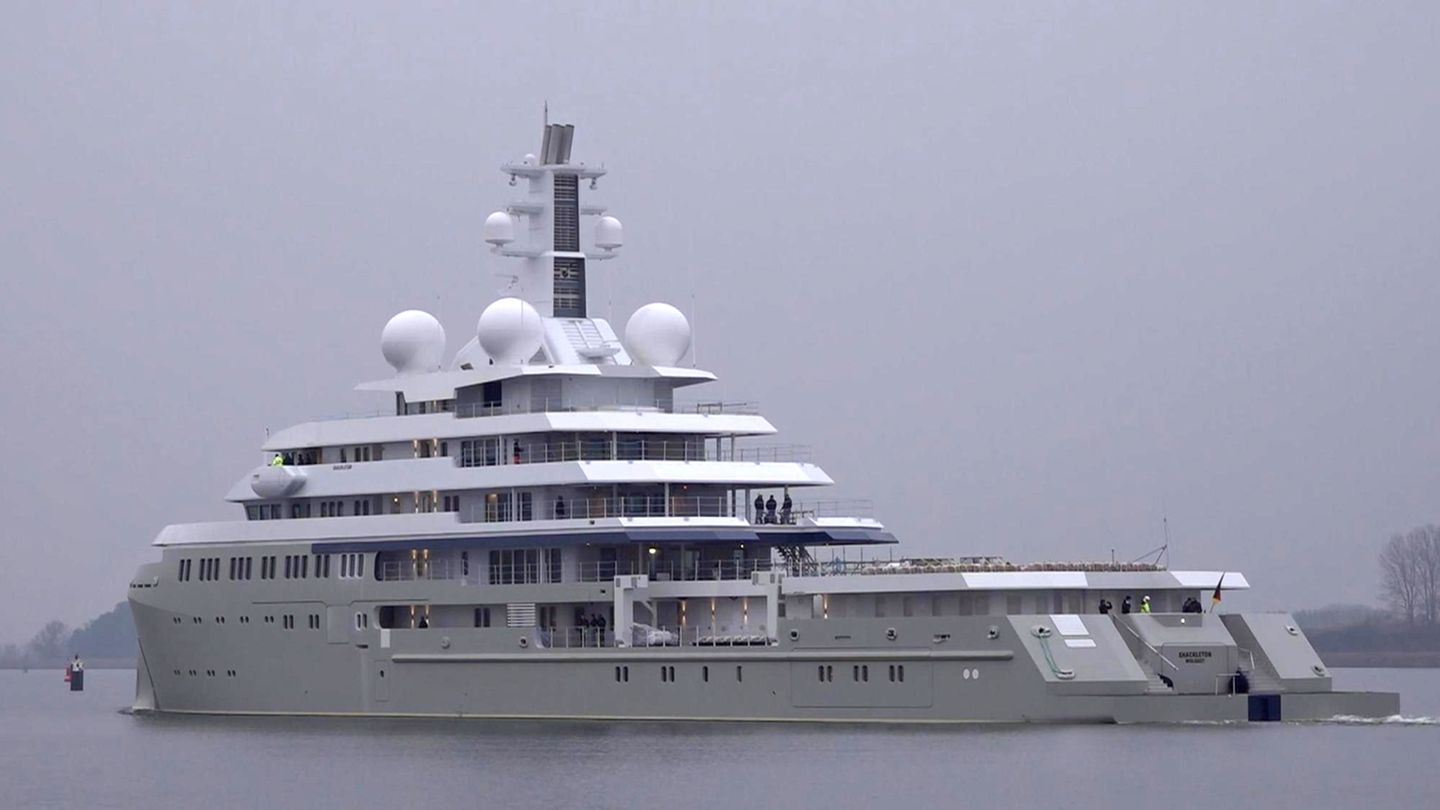 Megajacht "Shackleton": 350-Millionen-Euro-Schiff legt in Hamburg an | STERN.de