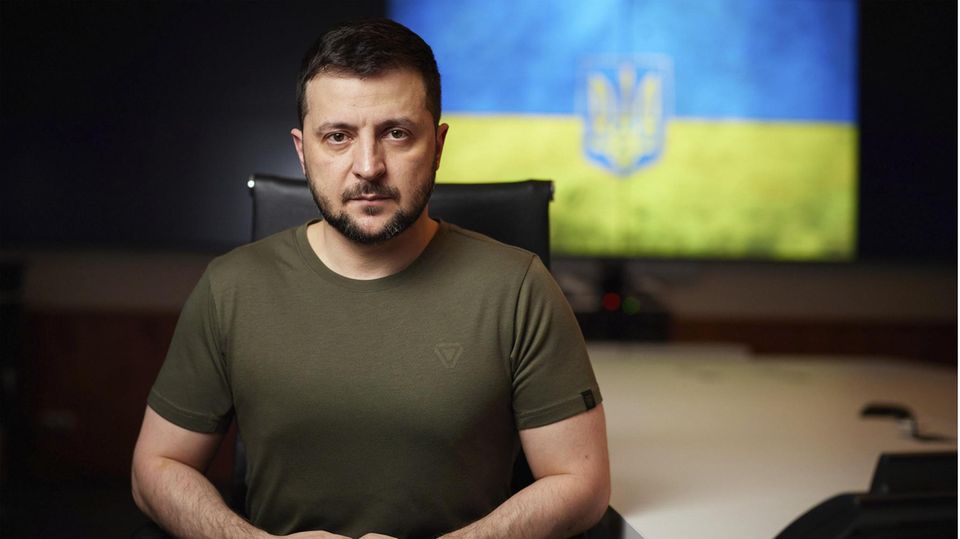 Wolodymyr Selenskyjs Army-T-Shirt: Das Symbol des Widerstands | STERN.de