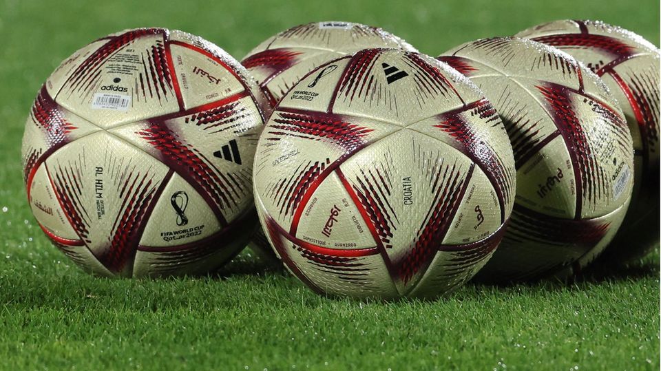 WM 2022: Spielball ausgetauscht – neues Hightech-Leder für Final-Spiele ... WM 2022: Spielball ausgetauscht – neues Hightech-Leder für Final-Spiele ...
