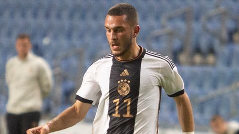 FC Bayern stattet Ibrahimovic mit Profi-Vertrag aus | STERN.de