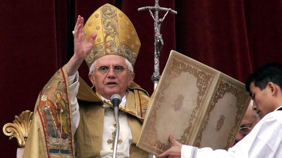 Papst Benedikt XVI.: Das bewegte Lebens des Kirchenoberhaupts | STERN.de