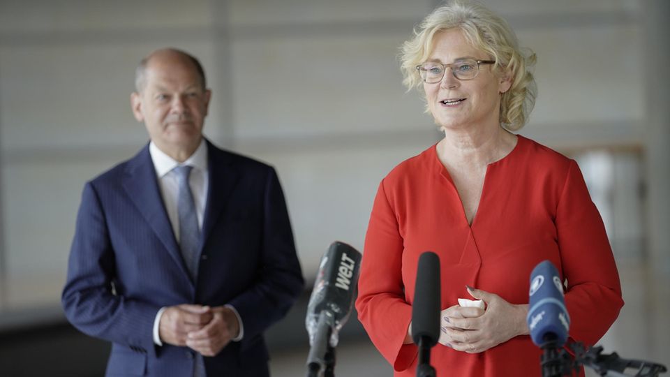 Christine Lambrecht: Scholz hat "selbstverständlich" noch Vertrauen ...