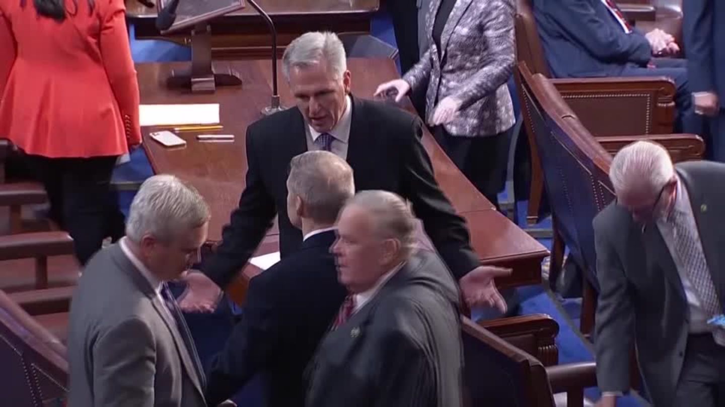 Video: Trump-Verbündeter McCarthy scheitert auch beim sechsten Wahlgang ...