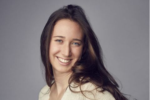 Ullu unc nice voluptuous seductive beautiful sociable woman.