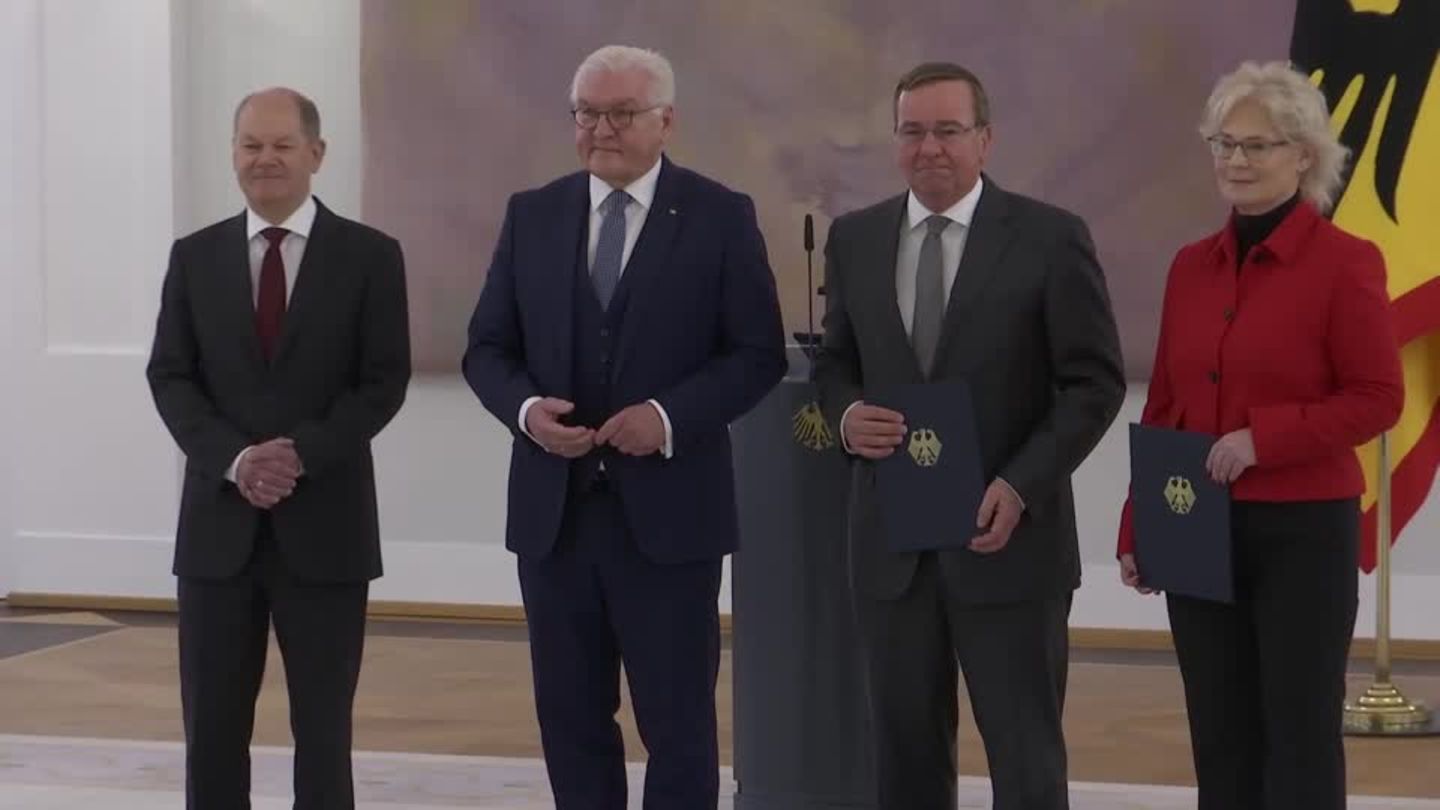 Video: Pistorius ernannt - Lambrecht verabschiedet | STERN.de