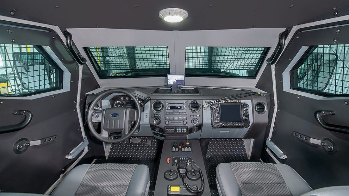 Panzerwagen Roshel Senator: Dieses Monster-SUV soll die Front in der ...