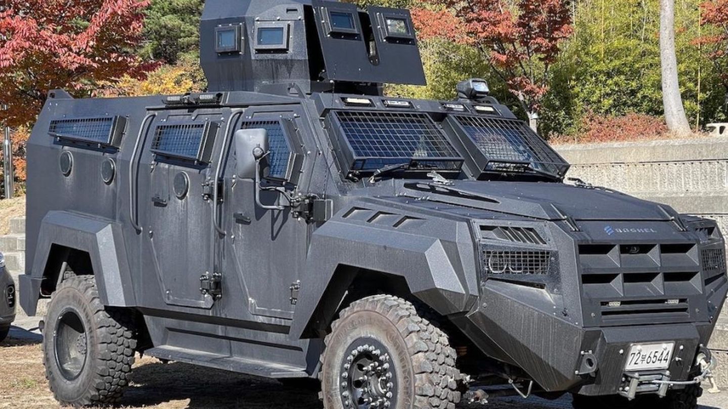 Panzerwagen Roshel Senator: Dieses Monster-SUV soll die Front in der ...