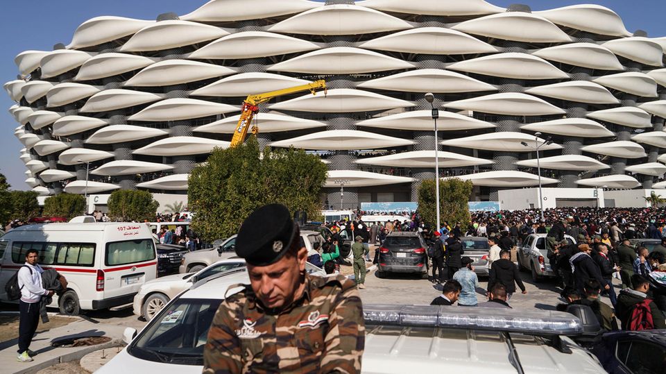 Irak: Ein Toter und 60 Verletzte bei Gedränge vor Fußballstadion | STERN.de