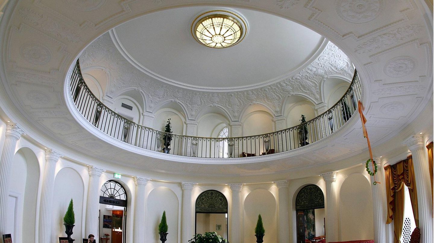 Lost Places: Das Schlosshotel Bühlerhöhe war mal Luxus – seit 2010 steht es leer | STERN.de