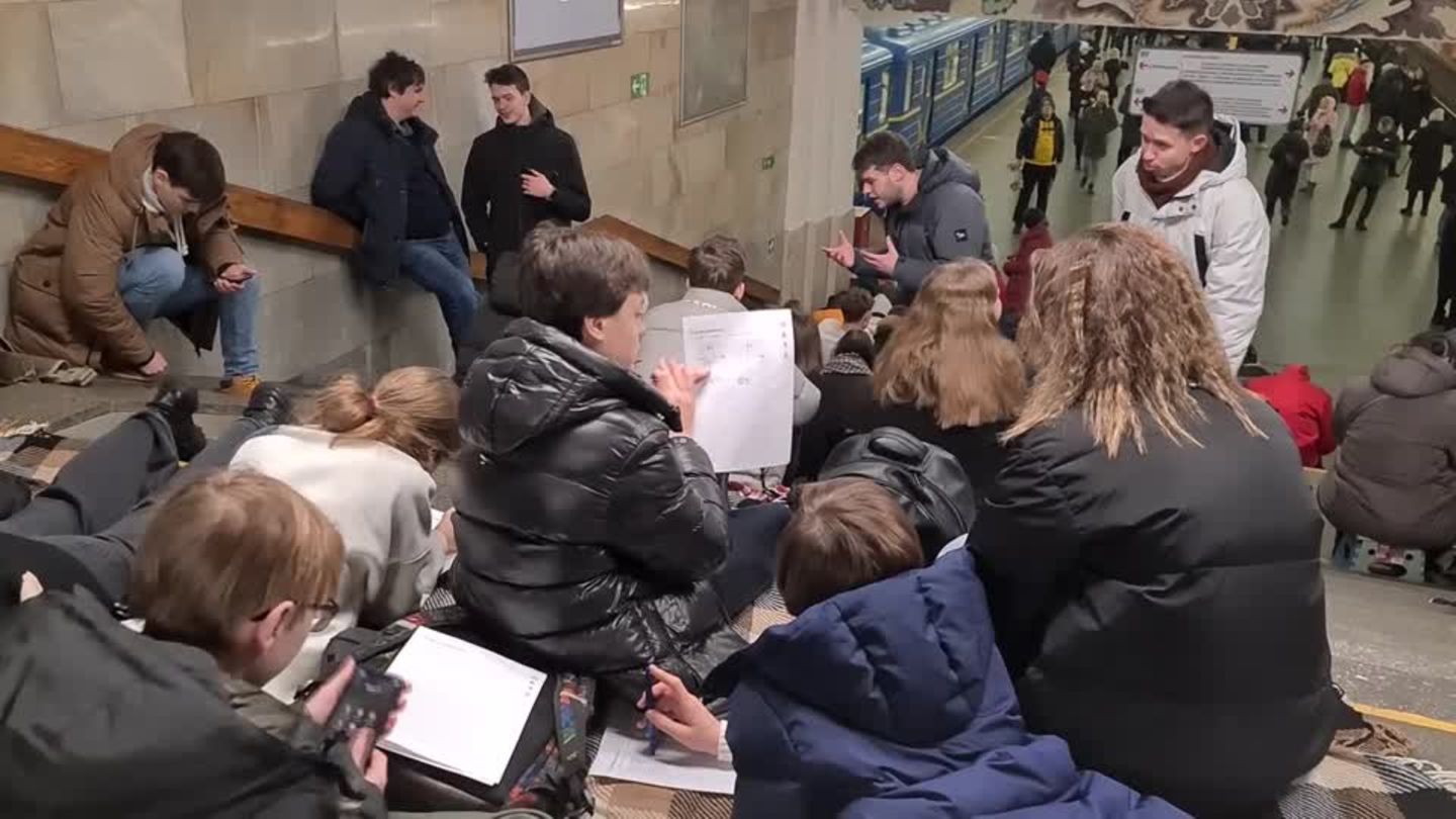 Video: Kiew: Unterricht trotz Luftalarm | STERN.de