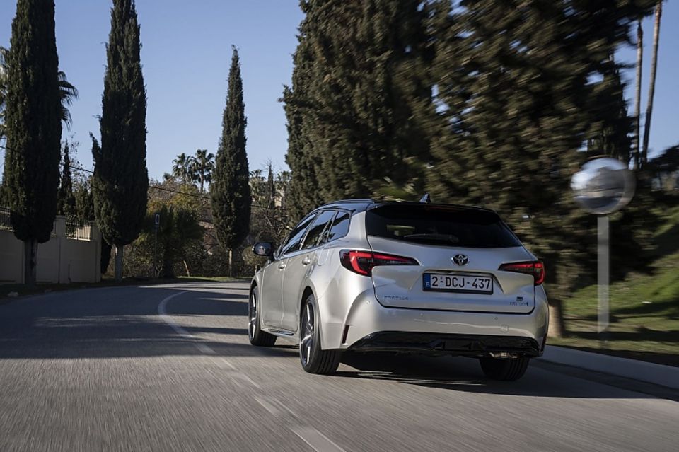 Fahrbericht: Toyota Corolla 2.0 HEV Touring Sport MJ 2023 | STERN.de