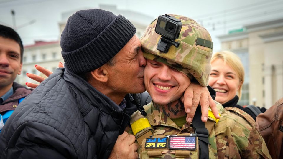 Ukraine: Bilder aus 500 Tagen Krieg – schockierend und unendlich ...