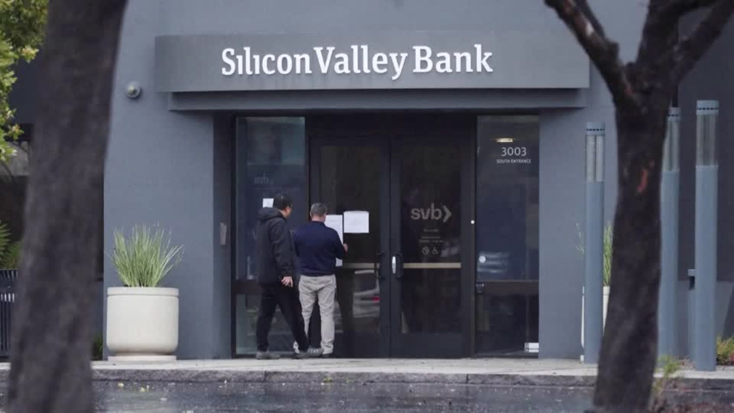 Video: US-Börsen fallen nach größtem Bankenkollaps seit Finanzkrise ... Video: US-Börsen fallen nach größtem Bankenkollaps seit Finanzkrise ...
