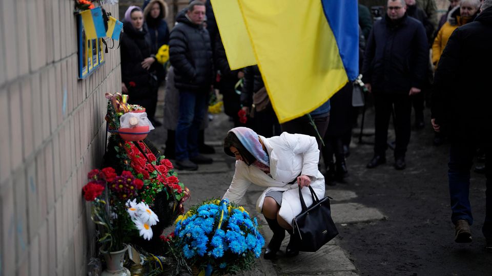Massaker von Butscha: Die Trauer hält, Wiederaufbau geht voran | STERN.de