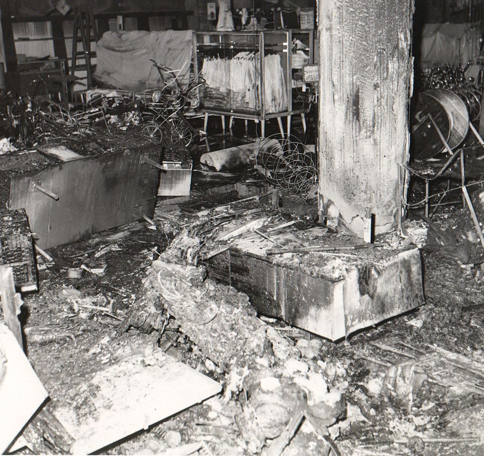 RAF vor 25 Jahren aufgelöst: Drei Jahrzehnte des Terrors in Bildern ...