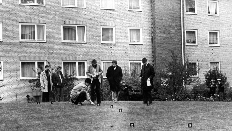 RAF vor 25 Jahren aufgelöst: Drei Jahrzehnte des Terrors in Bildern ...