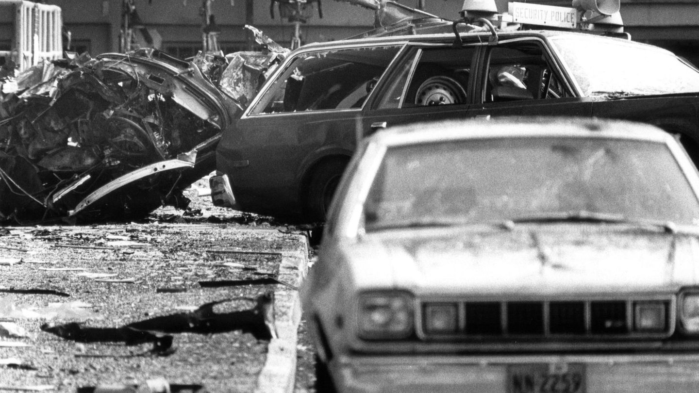 RAF vor 25 Jahren aufgelöst: Drei Jahrzehnte des Terrors in Bildern ...