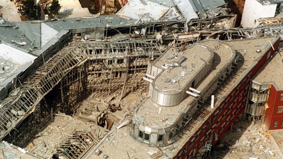 RAF vor 25 Jahren aufgelöst: Drei Jahrzehnte des Terrors in Bildern ...