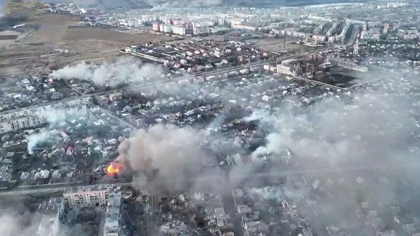 Bachmut: Ukraine zeigt Videos vom Widerstandskampf | STERN.de
