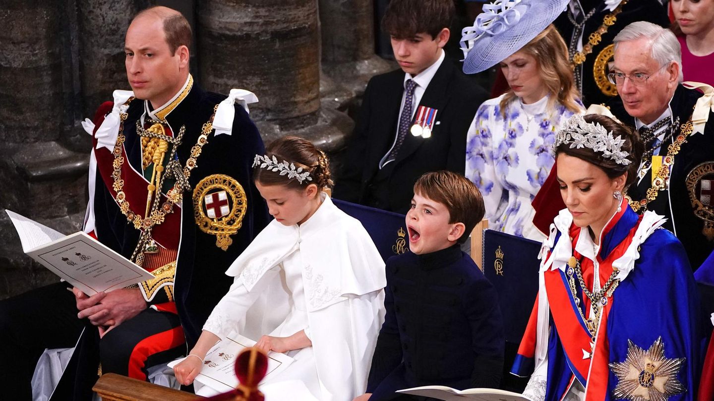 Krönung von Charles III.: Charlotte, Louis und George ziehen die Blicke ...