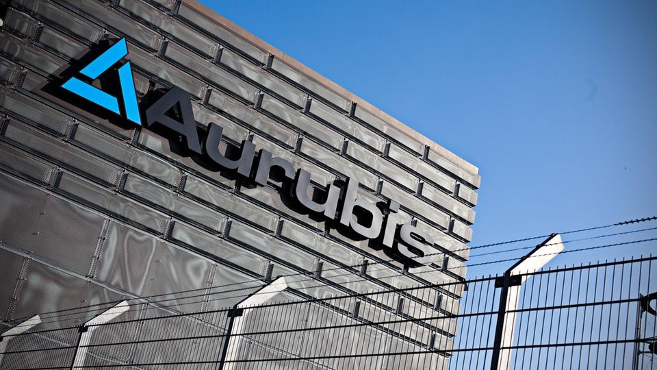 Aurubis in Hamburg: Ein Mitarbeiter stirbt nach Stickstoff-Austritt ...