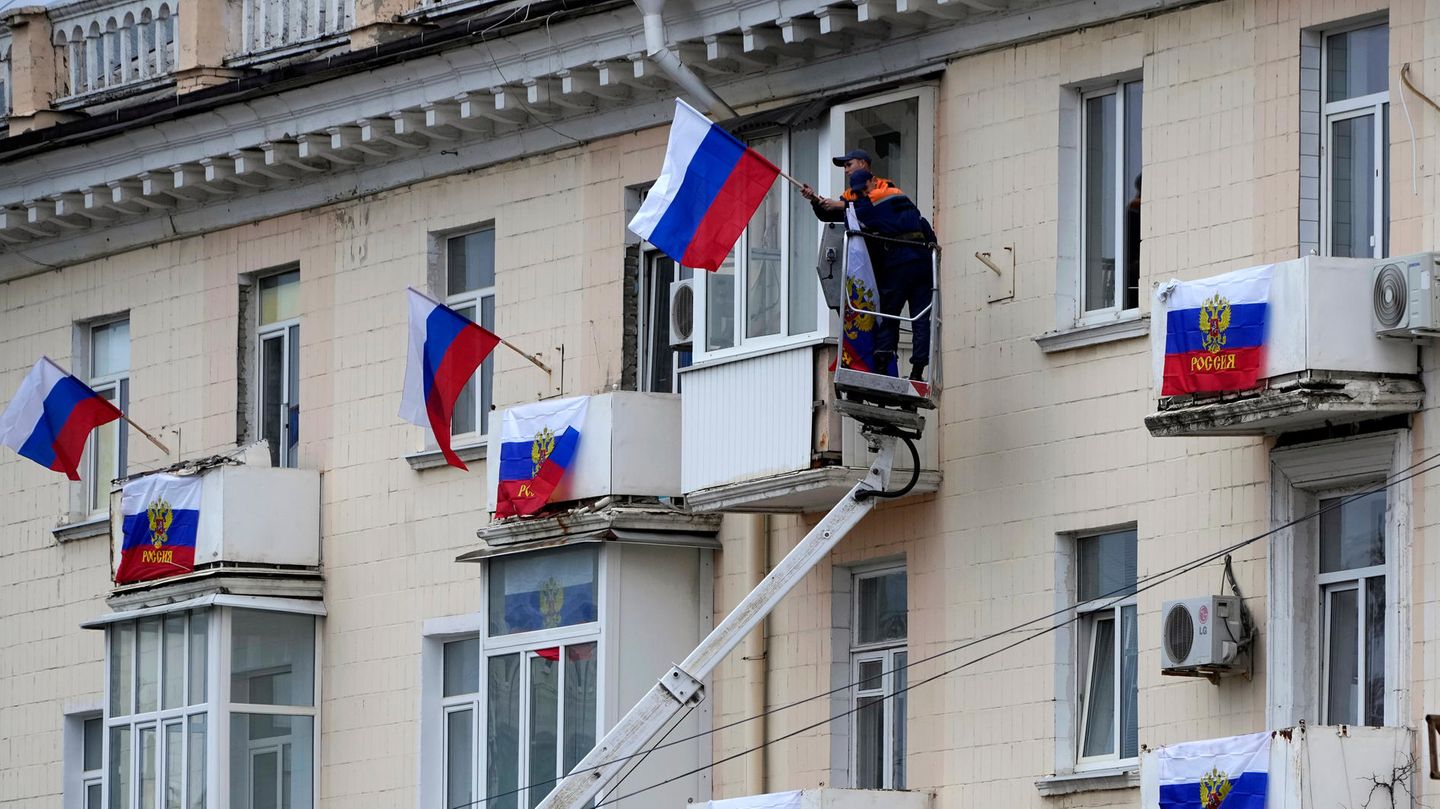 Ukraine-News: Explosion in Luhansk verletzt pro-russischen Funktionär ...