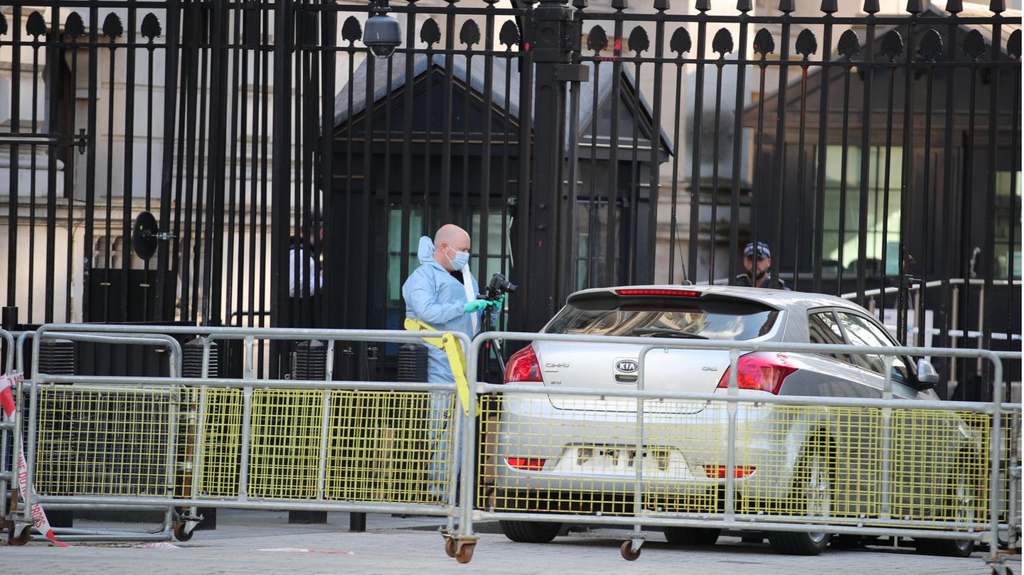 London Auto Rammt Tor Von Downing Street 10 Ein Großer Knall