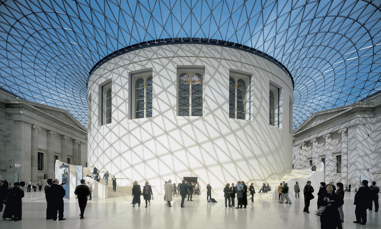 Norman Foster: Bildband zeigt beeindruckende Bauten des Star ...