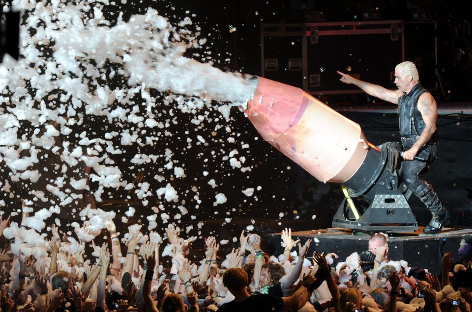 Rammstein in Bildern: Phallus, Feuer und Provokation | STERN.de