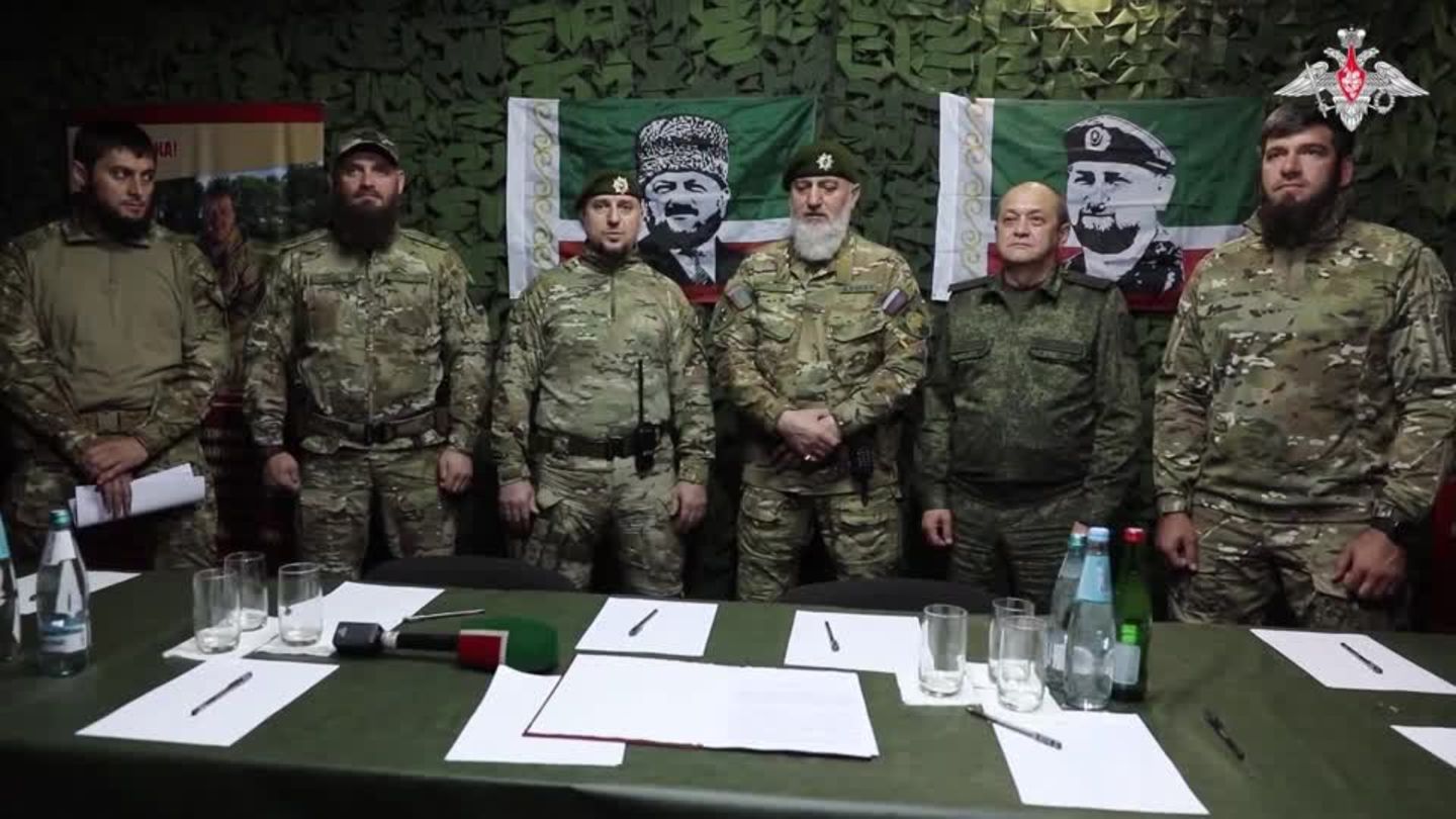 Video: Russland schließt Vertrag mit tschetschenischer Privatarmee ...