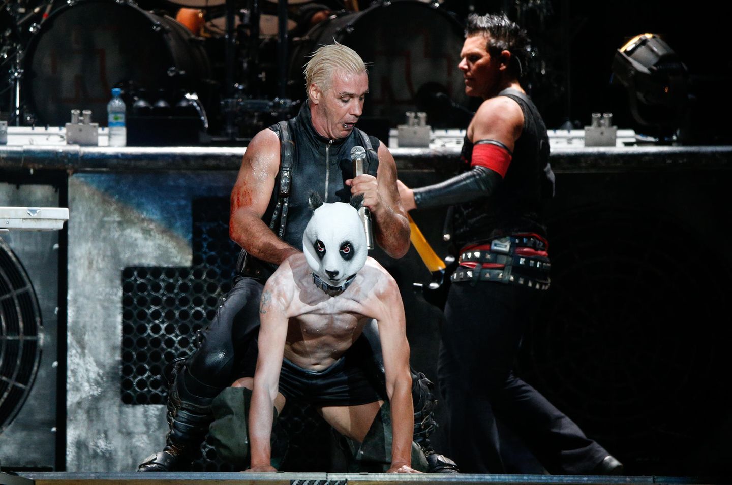 Rammstein in Bildern: Phallus, Feuer und Provokation | STERN.de