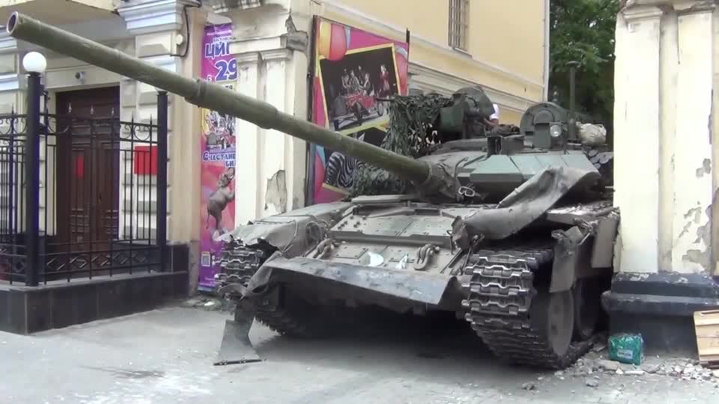 Video: Kreml-Sprecher: Vorrücken der Wagner-Söldner auf Moskau mit ...