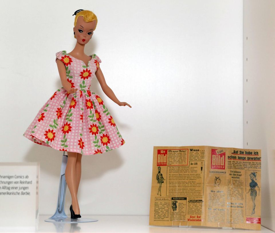 Der Wandel der Barbie-Puppe in Bildern: vom deutschen Pin-Up-Girl zum ...
