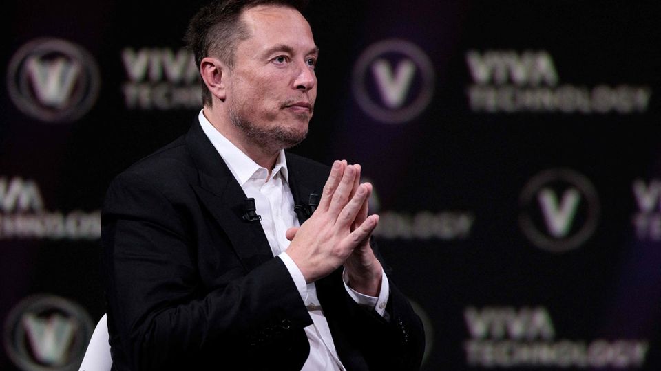 Elon Musk stellt neue KI-Firma xAI vor – mit ihm als Chef | STERN.de