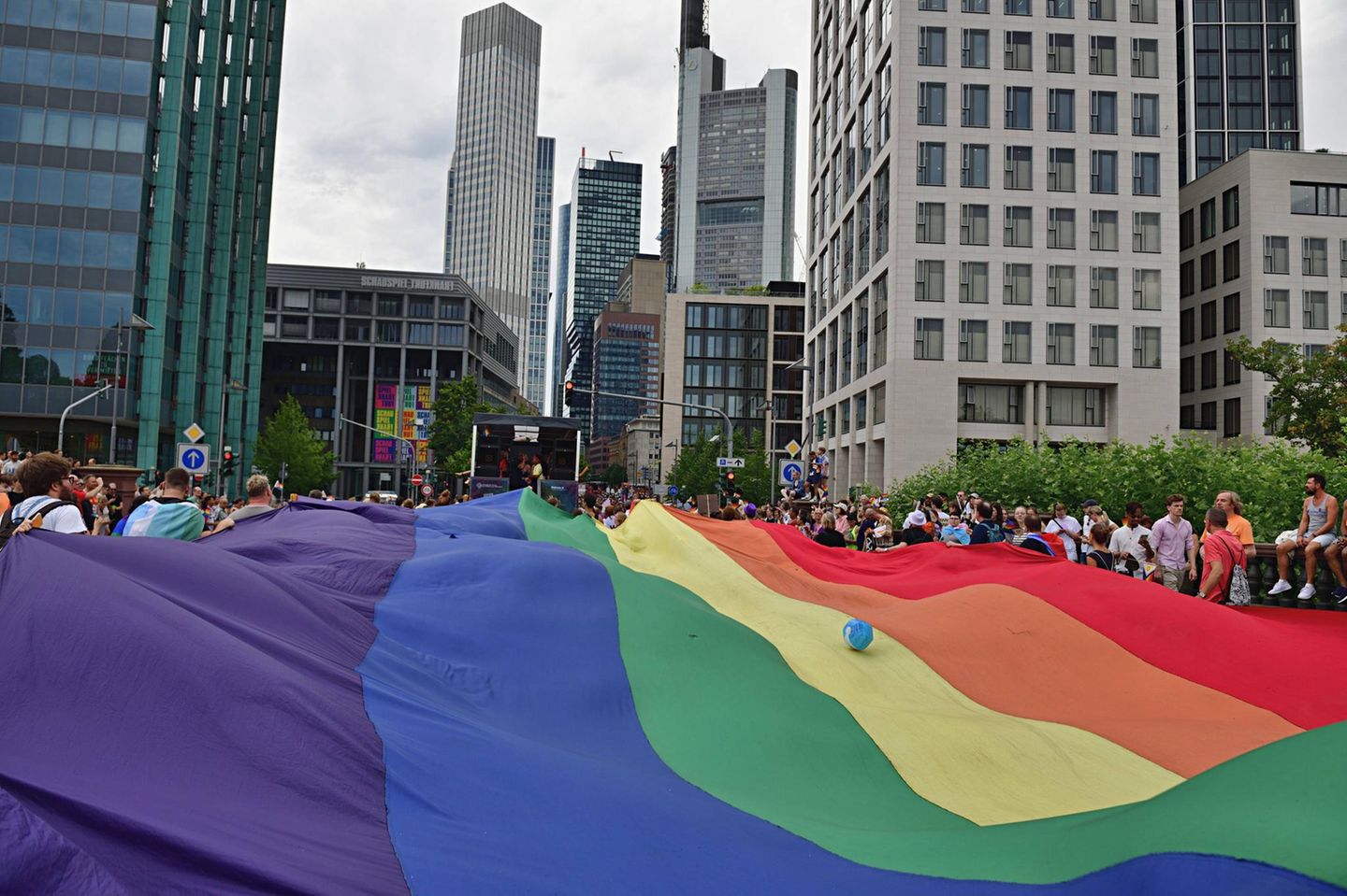 Leipzig, Frankfurt, Rostock: Die schönsten Bilder des CSD-Wochenendes | STERN.de