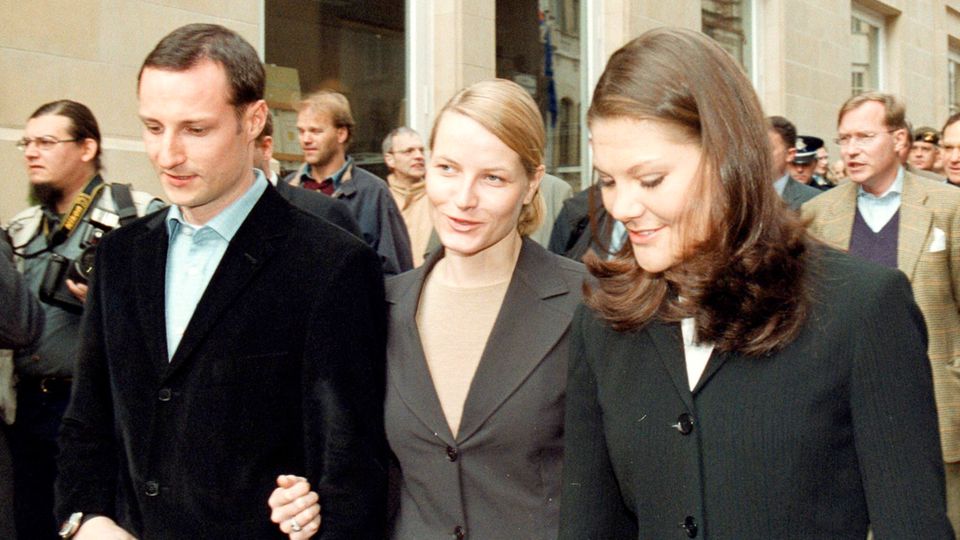 Mette-Marit und Haakon von Norwegen – ihre märchenhafte Lovestory ...