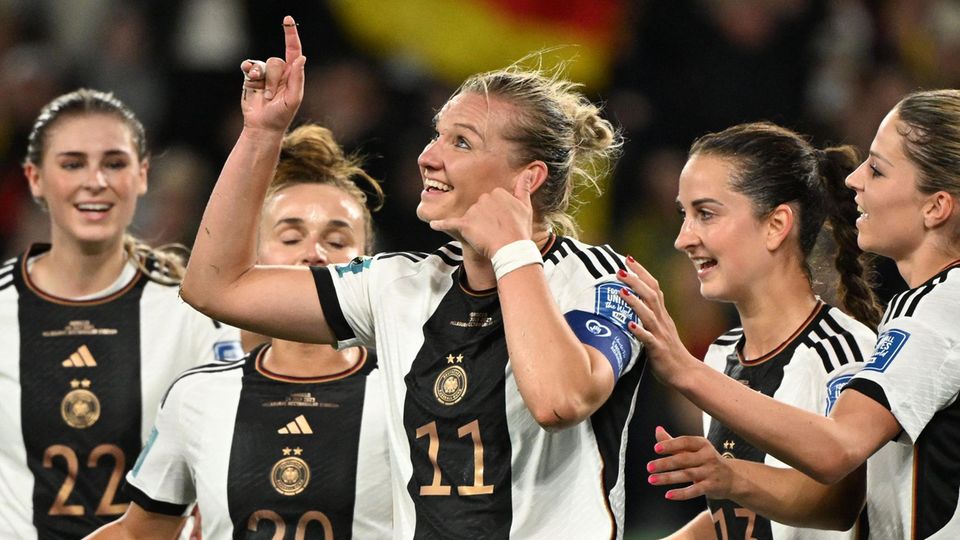Fußball-WM: Alexandra Popp erklärt ihren "E.T."-Torjubel | STERN.de
