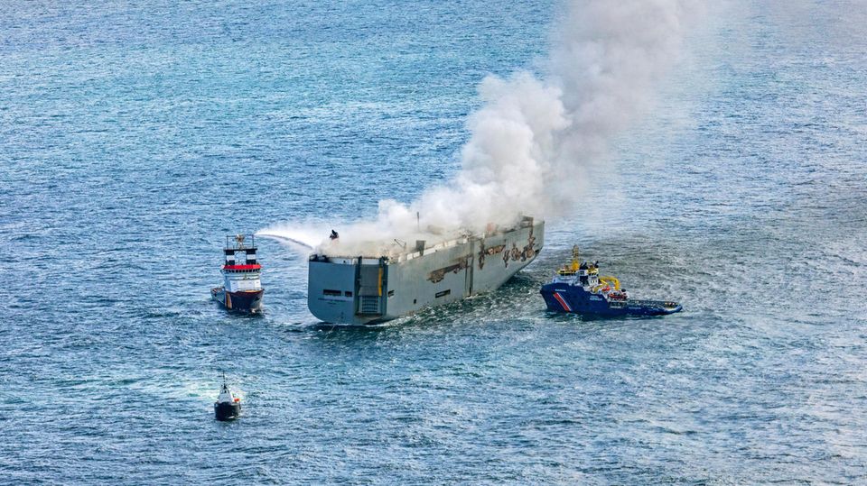 Brennender Frachter in der Nordsee: Was dem Wattenmeer droht | STERN.de
