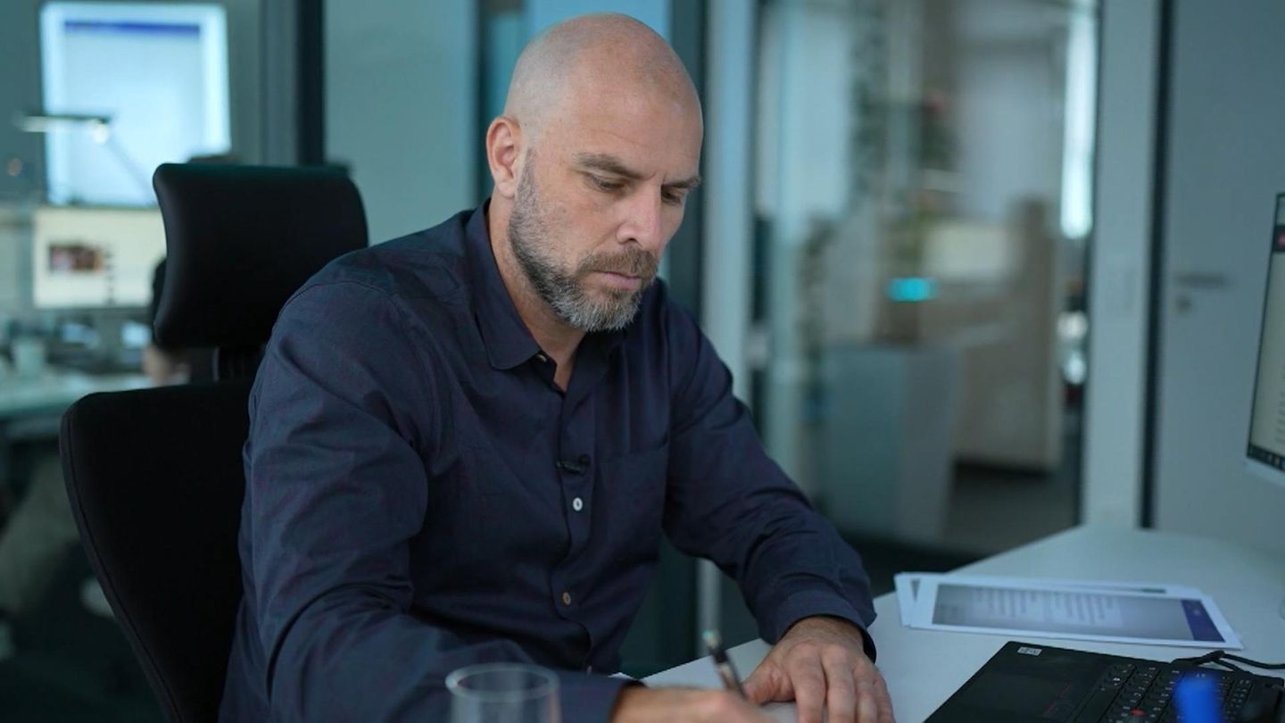 Reporter erklärt, wie Sie sich bei SMS-Betrügern verhalten sollten ...