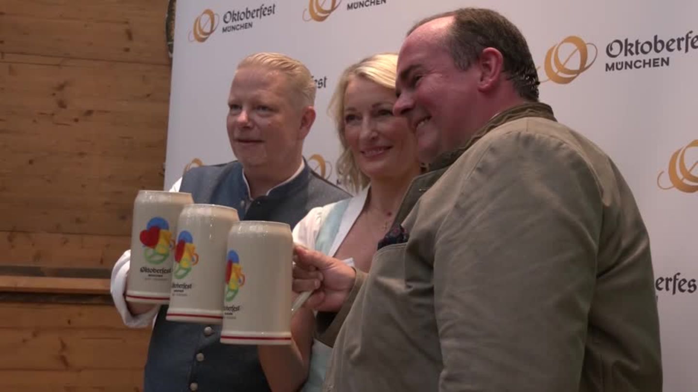 Video: Oktoberfest: Offizieller Wiesn-Maßkrug vorgestellt | STERN.de