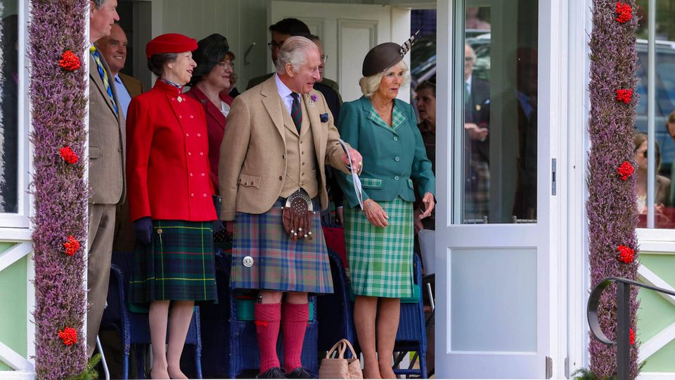 König Charles III. bei den Highland Games: So sah man den König selten ...