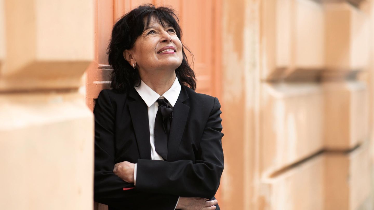 "Die Jungfrau": Autorin Monika Helfer im Interview – "Lächerlicher ...