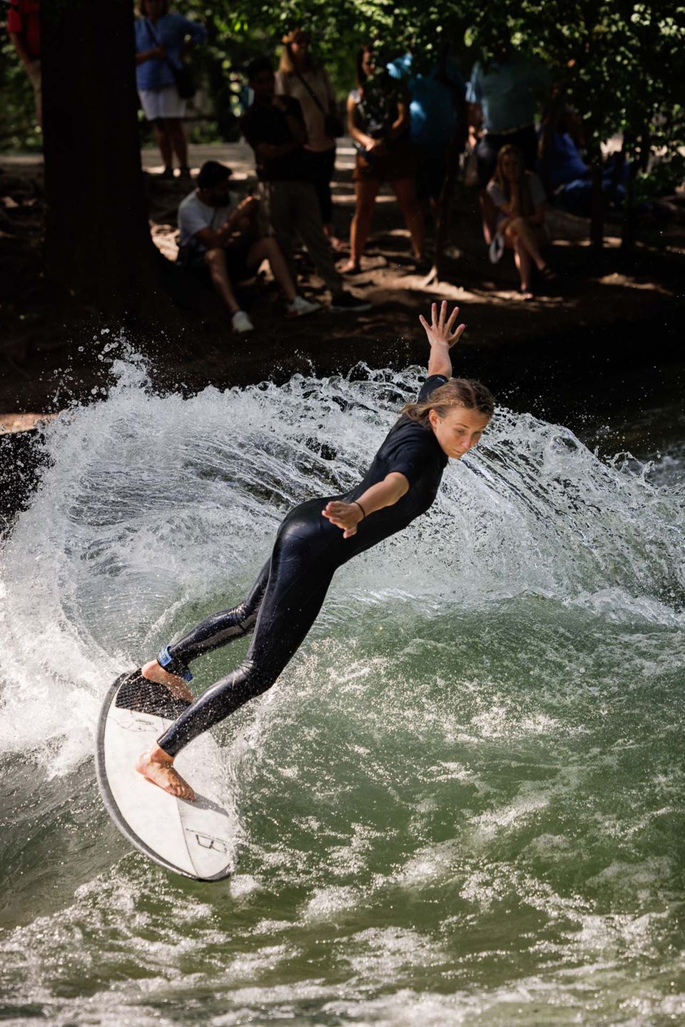 Die Frauen vom Eisbach: Die Surfcommunity in München wird weiblicher ...