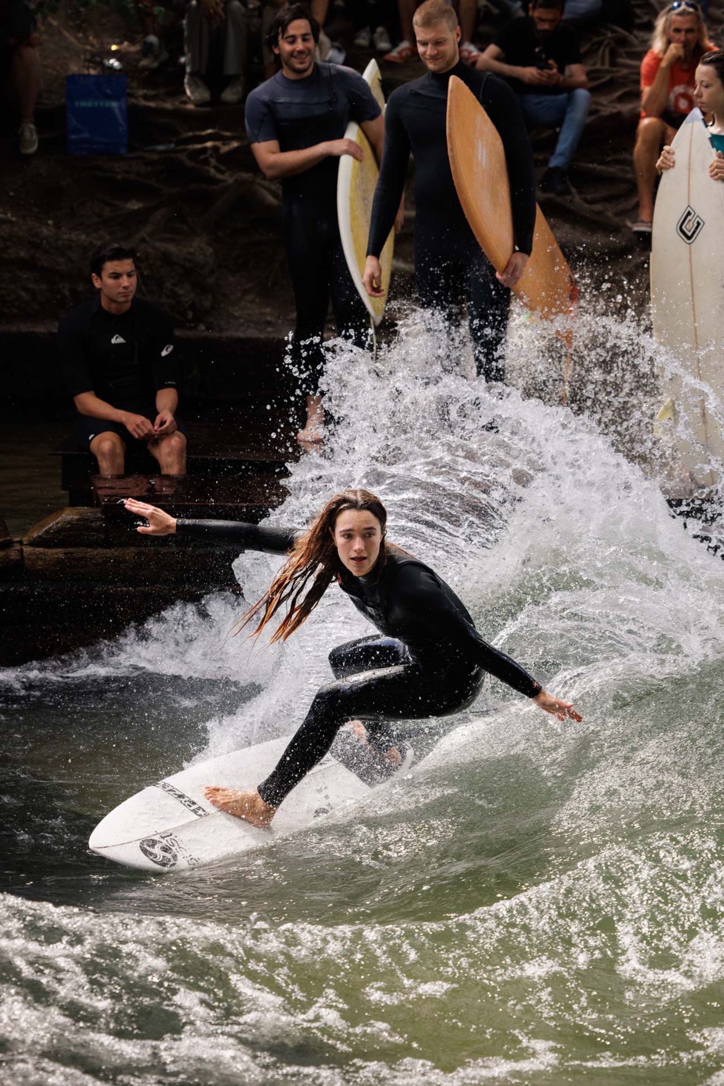 Die Frauen vom Eisbach: Die Surfcommunity in München wird weiblicher ...