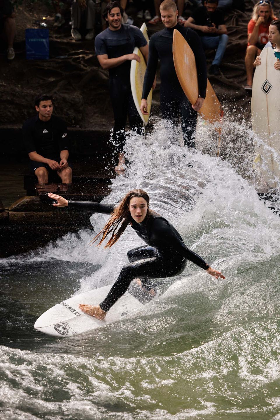 Die Frauen vom Eisbach: Die Surfcommunity in München wird weiblicher ...
