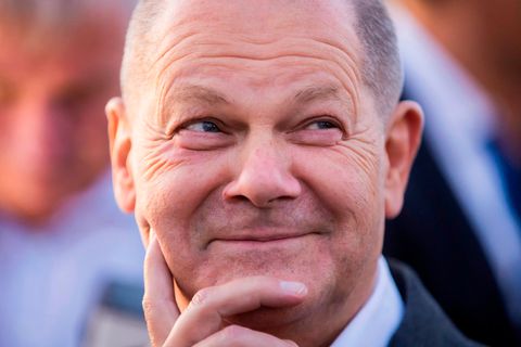 Olaf Scholz trägt Augenklappe und zeigt dabei ganz neue Seiten | STERN.de