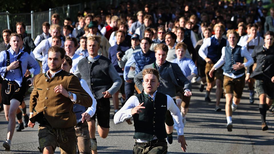 Oktoberfest in München mit Anstich gestartet: "O'zapft is!" | STERN.de