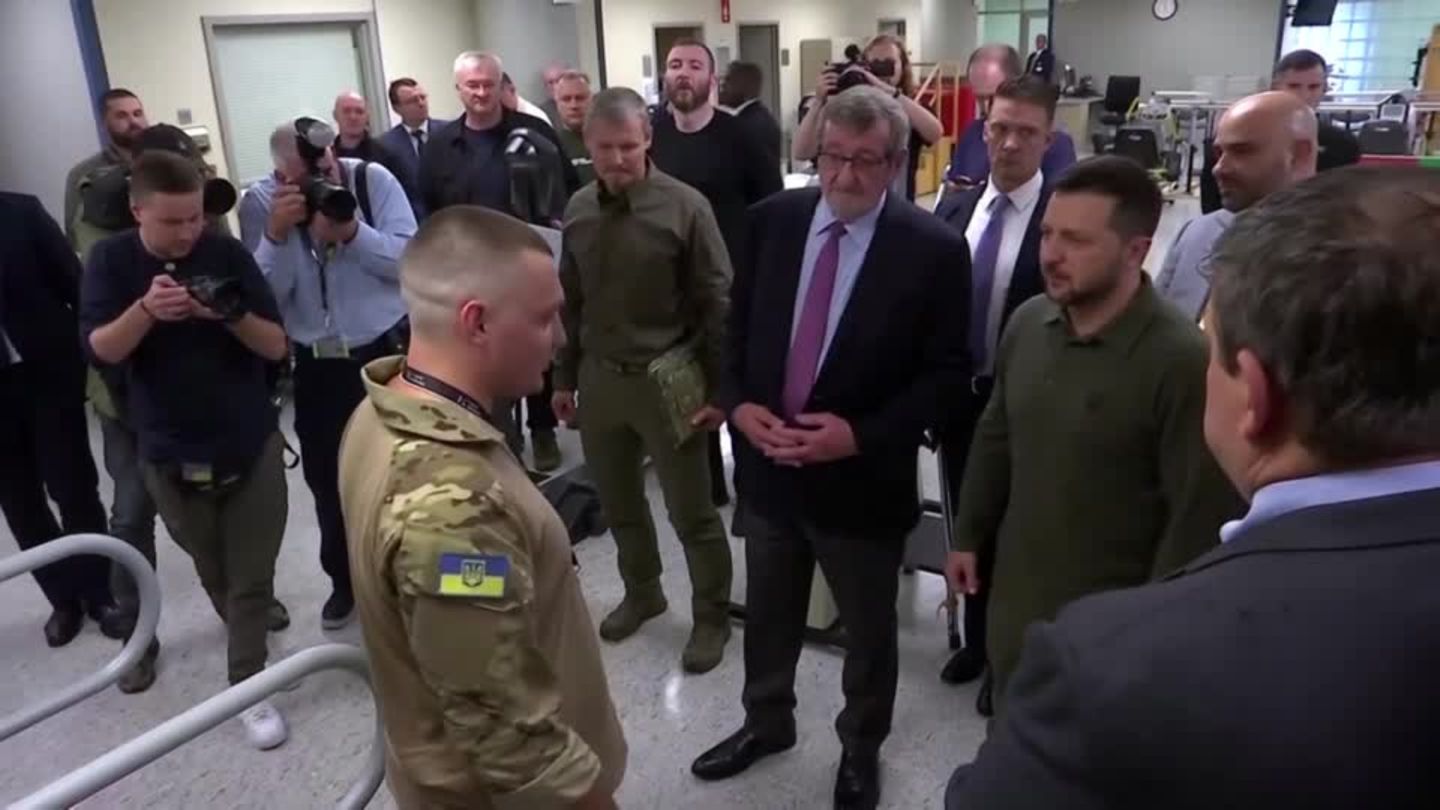 Video: Selenskyj ehrt verwundete Soldaten in New York | STERN.de