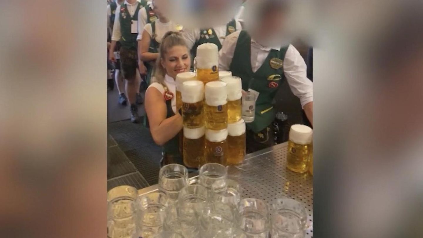 Oktoberfest-Video: Wiesn-Kellnerin trägt dreizehn Maß auf einmal | STERN.de